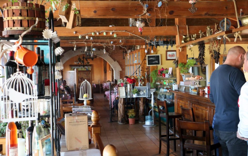 "El Cotarro", un barrio de bodegas singular en la Ribera del Duero ...